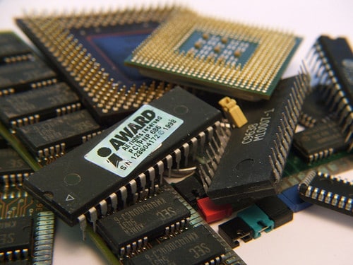 The Traveler's Guide To Choosing The Right Laptop | foXnoMad